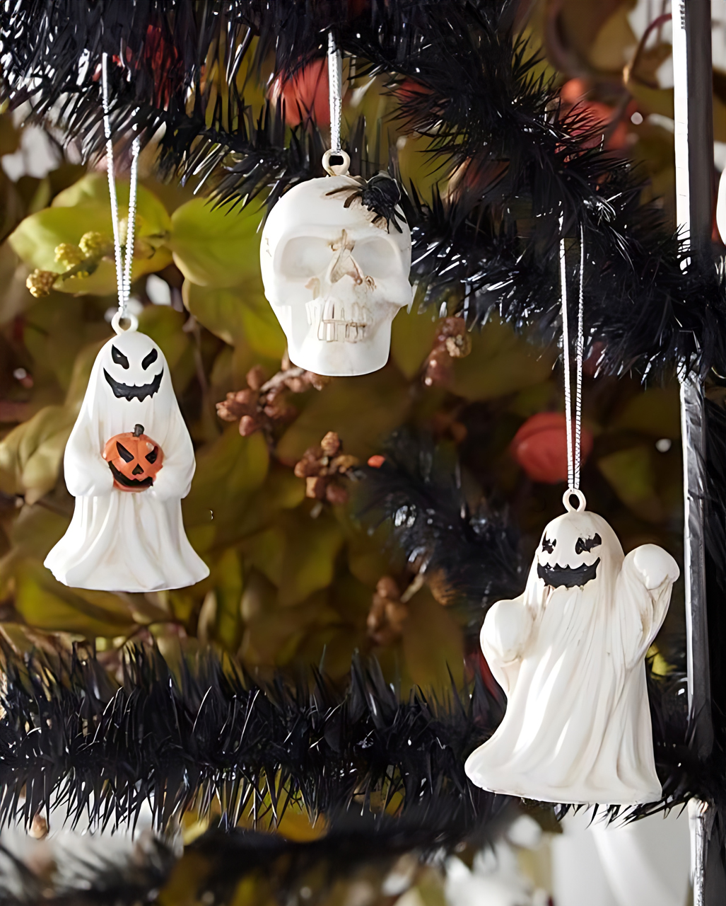 Halloween Ghost Christmas Ball | HexMas decoration | Horror-Shop.com