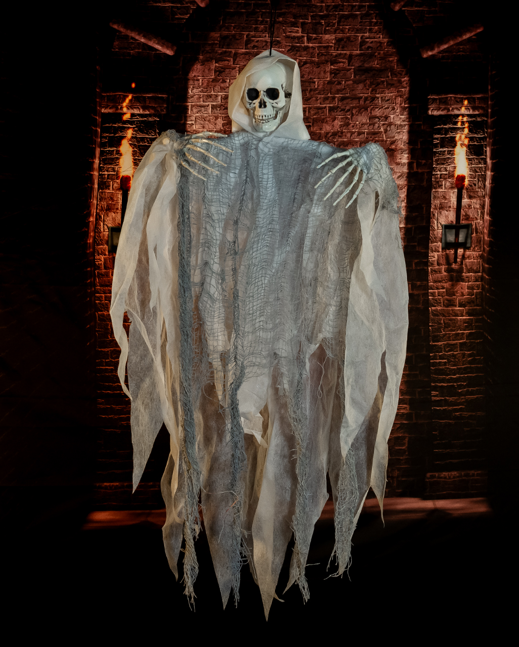 Hanging White Reaper 77cm Halloween decoration | Horror-Shop.com