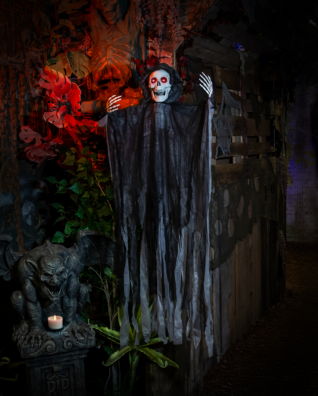 Shaking Ragged Ghost With Light & Sound 120cm for 🎃 | Horror-Shop.com