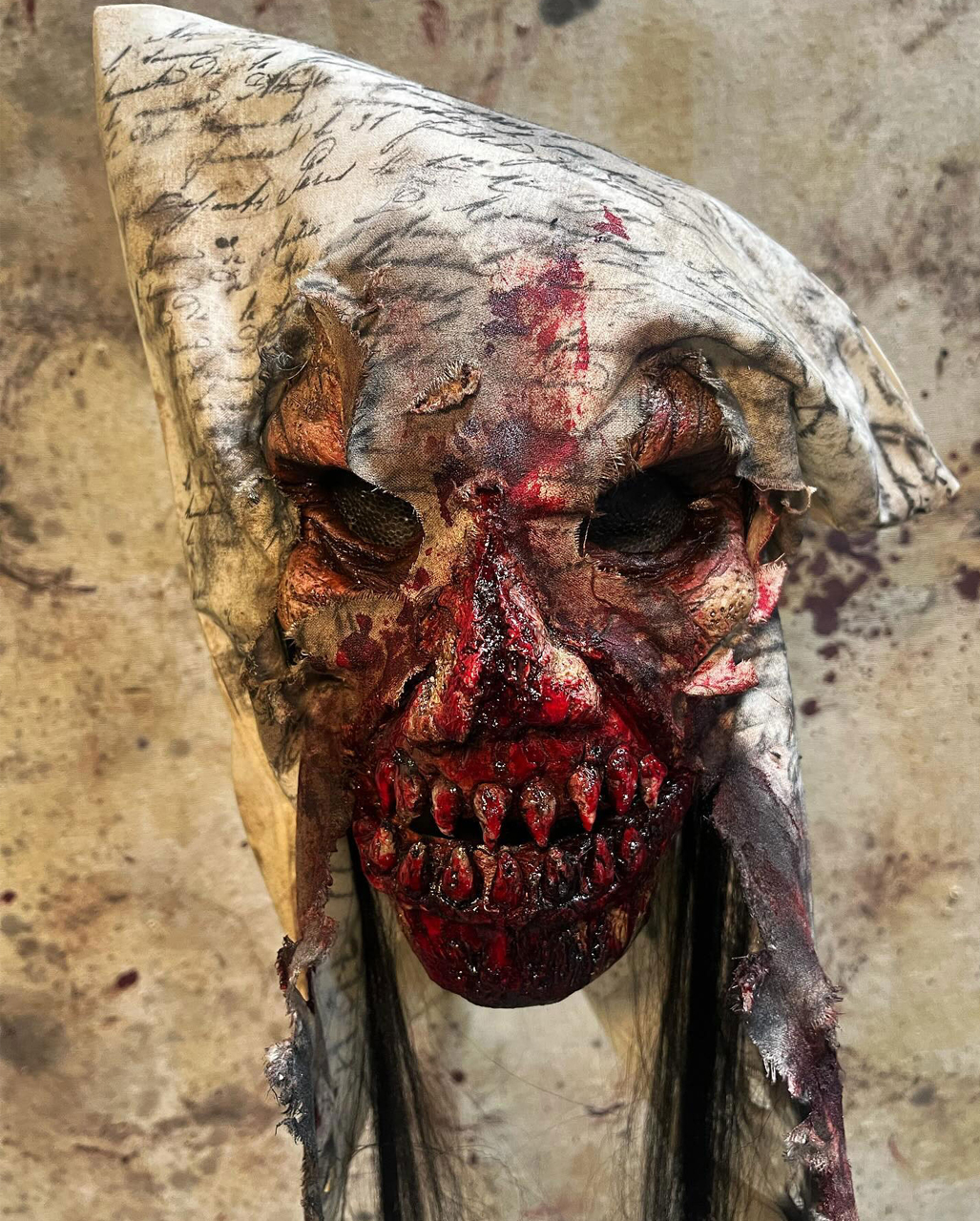 Splatter Couch Monster Mask for Halloween & horror fans | Horror-Shop.com