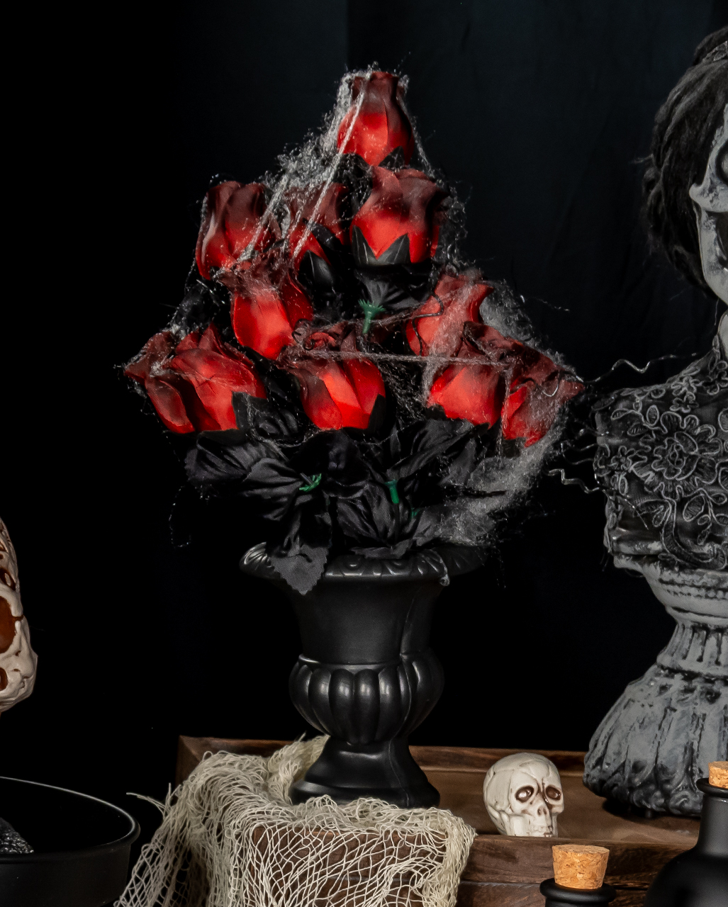 Gothic Vase With Red Faded Roses & Cobwebs ★ | Horror-Shop.com