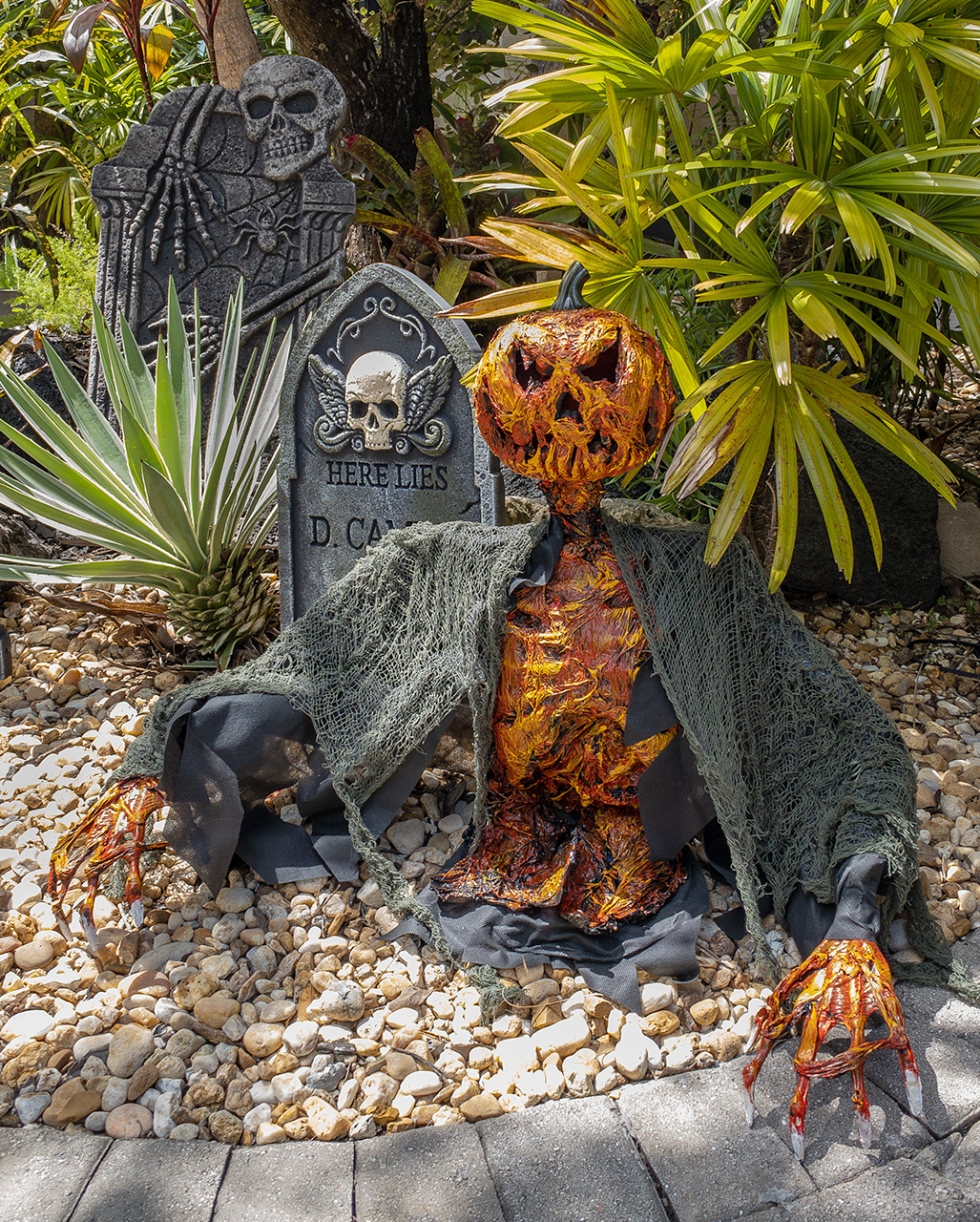 Grabstein mit Totenkopf & Flügel 55cm | Halloween Deko ★ | Horror-Shop.com