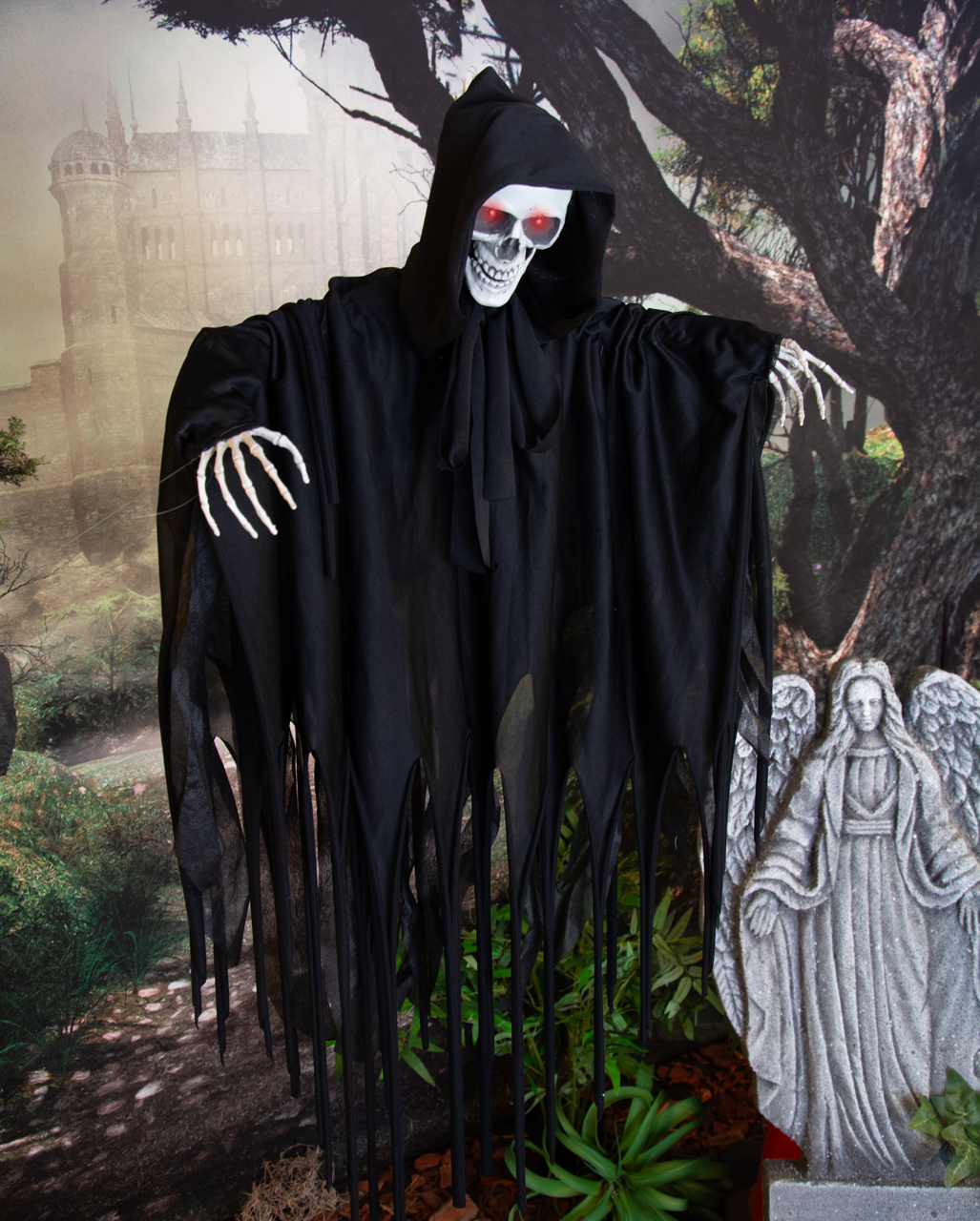 Head Dropping Reaper | Halloween Animatronic | Horror-Shop.com