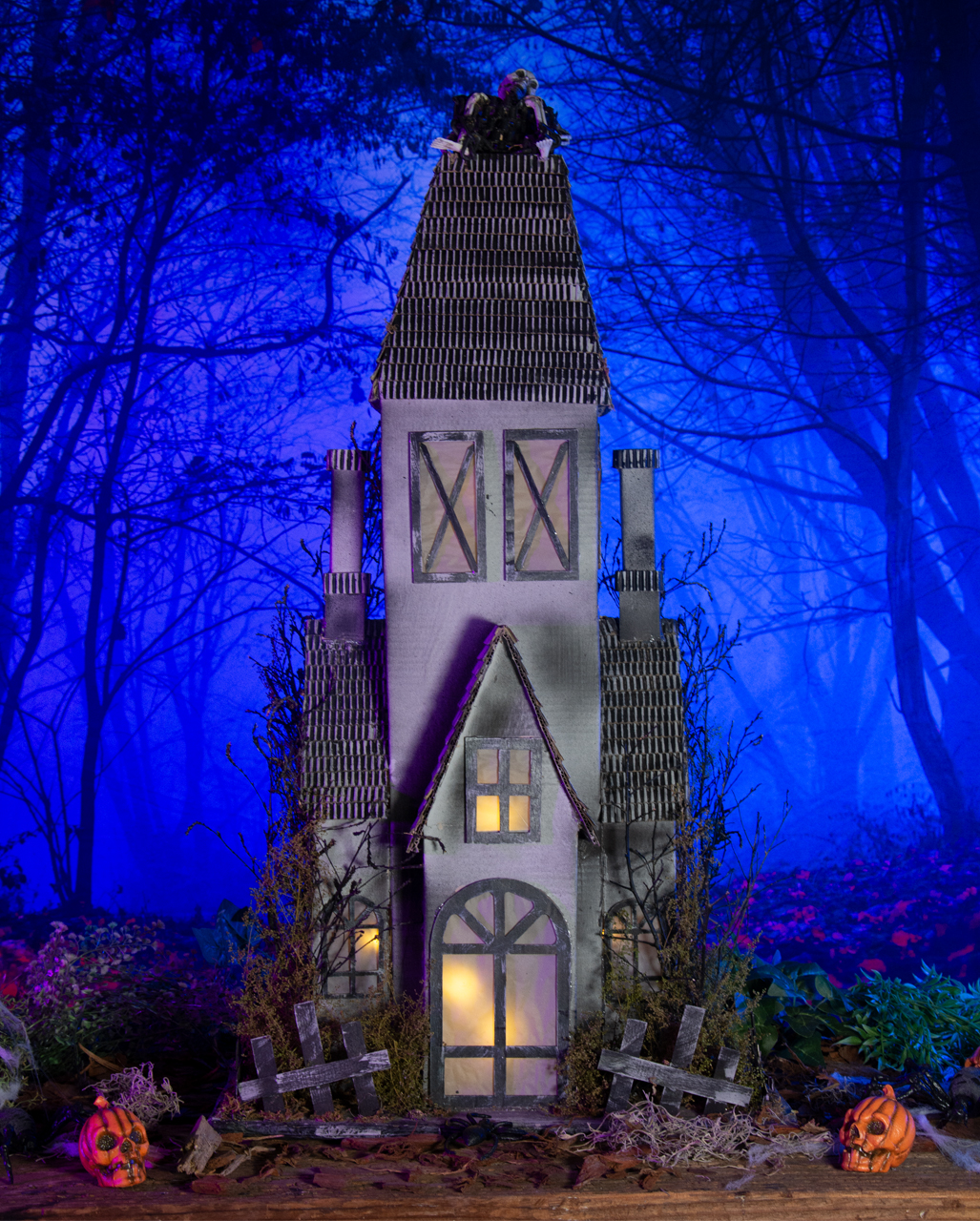Weathered Ghost House With Lighting 95x53cm ★ | Horror-Shop.com