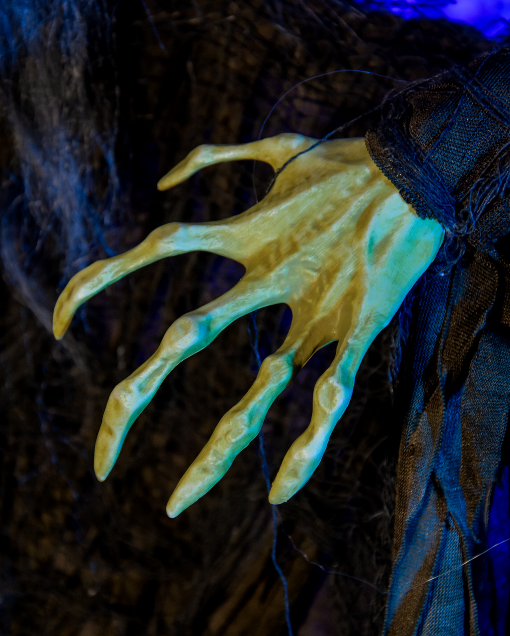 Creepy Forest Witch With Movement, Sound & Light-up Eyes 153cm ...