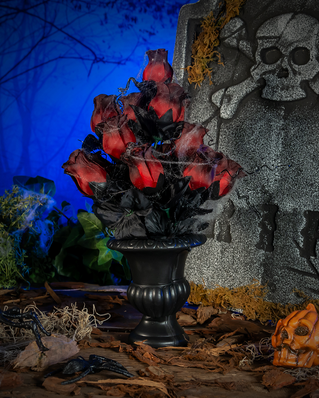 Gothic Vase With Red Faded Roses & Cobwebs ★ | Horror-Shop.com
