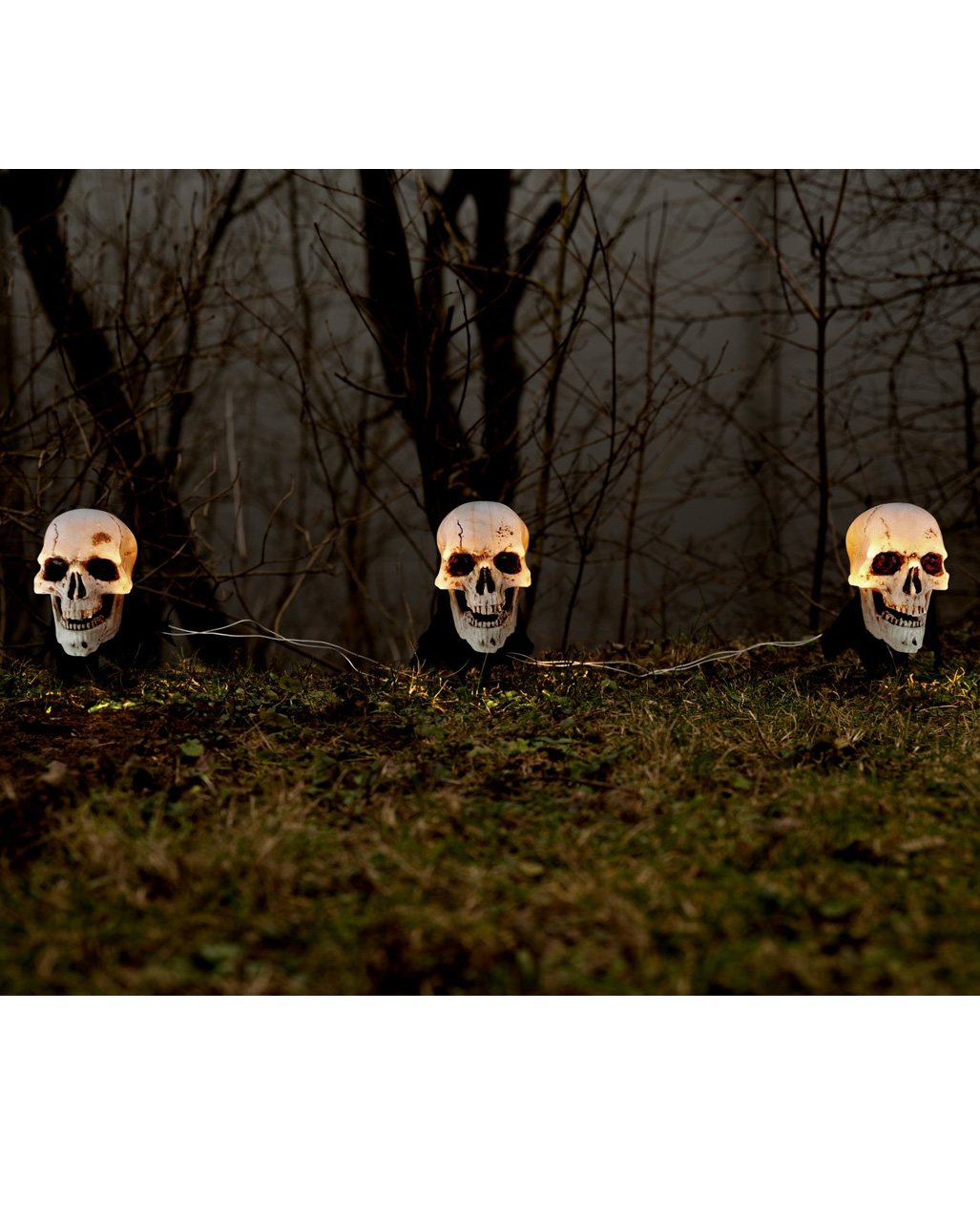 Halloween Skull With Ground Spike Set Of 3 ★ | Horror-Shop.com