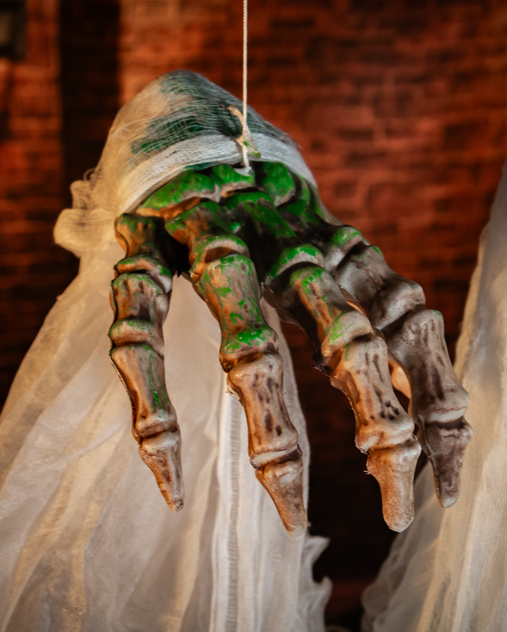 Floating Rag Ghost With Light & Sound 120cm ★ | Horror-Shop.com