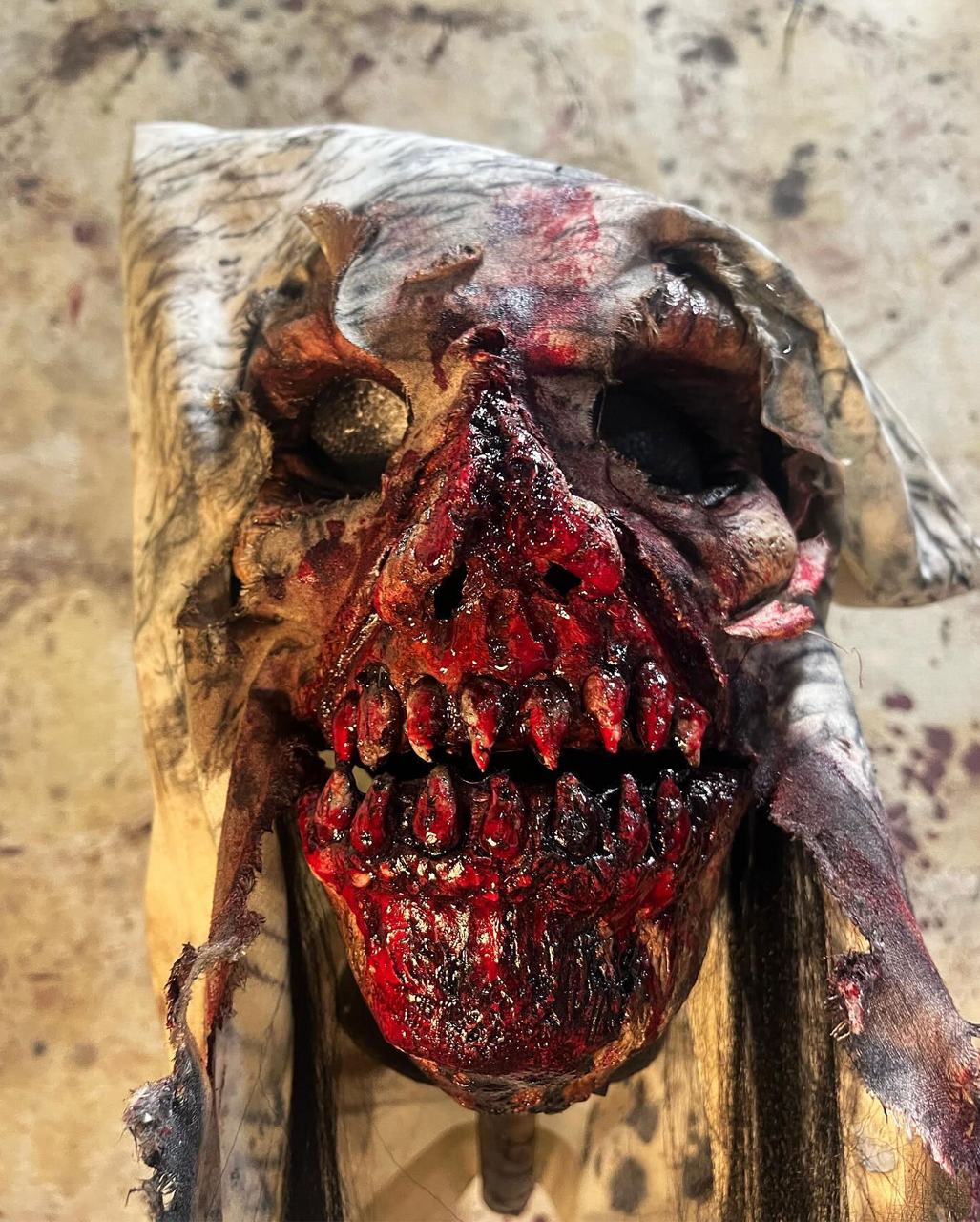 Splatter Couch Monster Mask for Halloween & horror fans | Horror-Shop.com