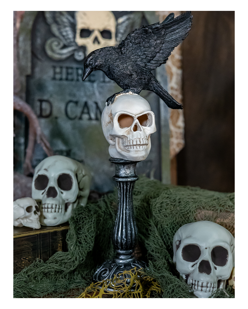 Skull Bust With Raven With Spread Wings & LED 35cm | Gothic home decor ...