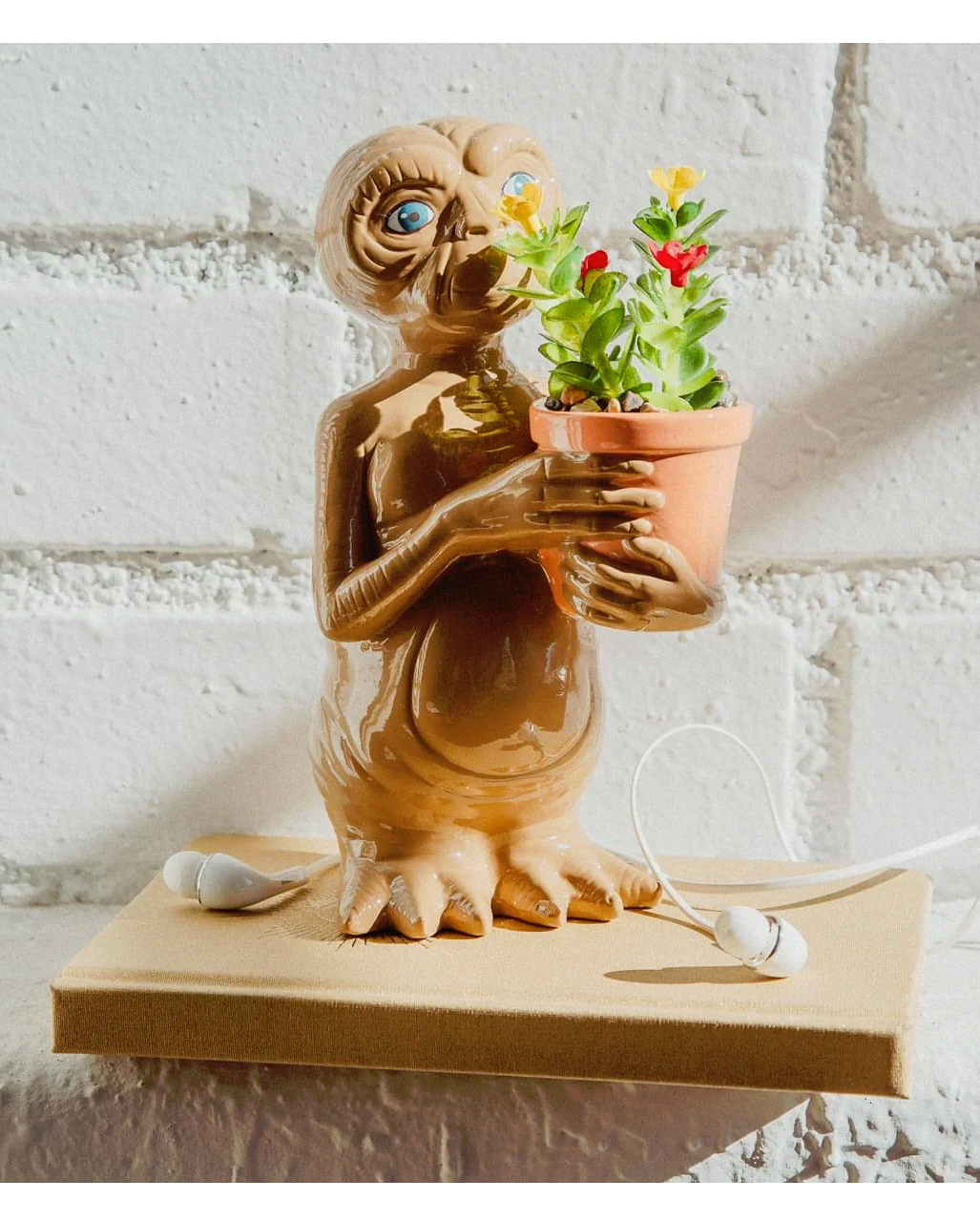 E.T. - The Alien Pot With Plant as a gift item | Horror-Shop.com