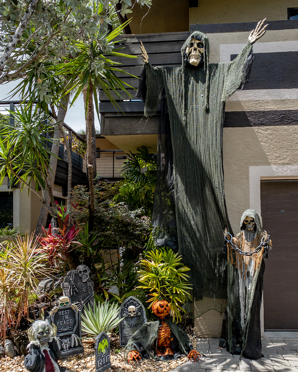 Grim Reaper Stand Figure With Movement, Light & Sound 170cm Buy ...