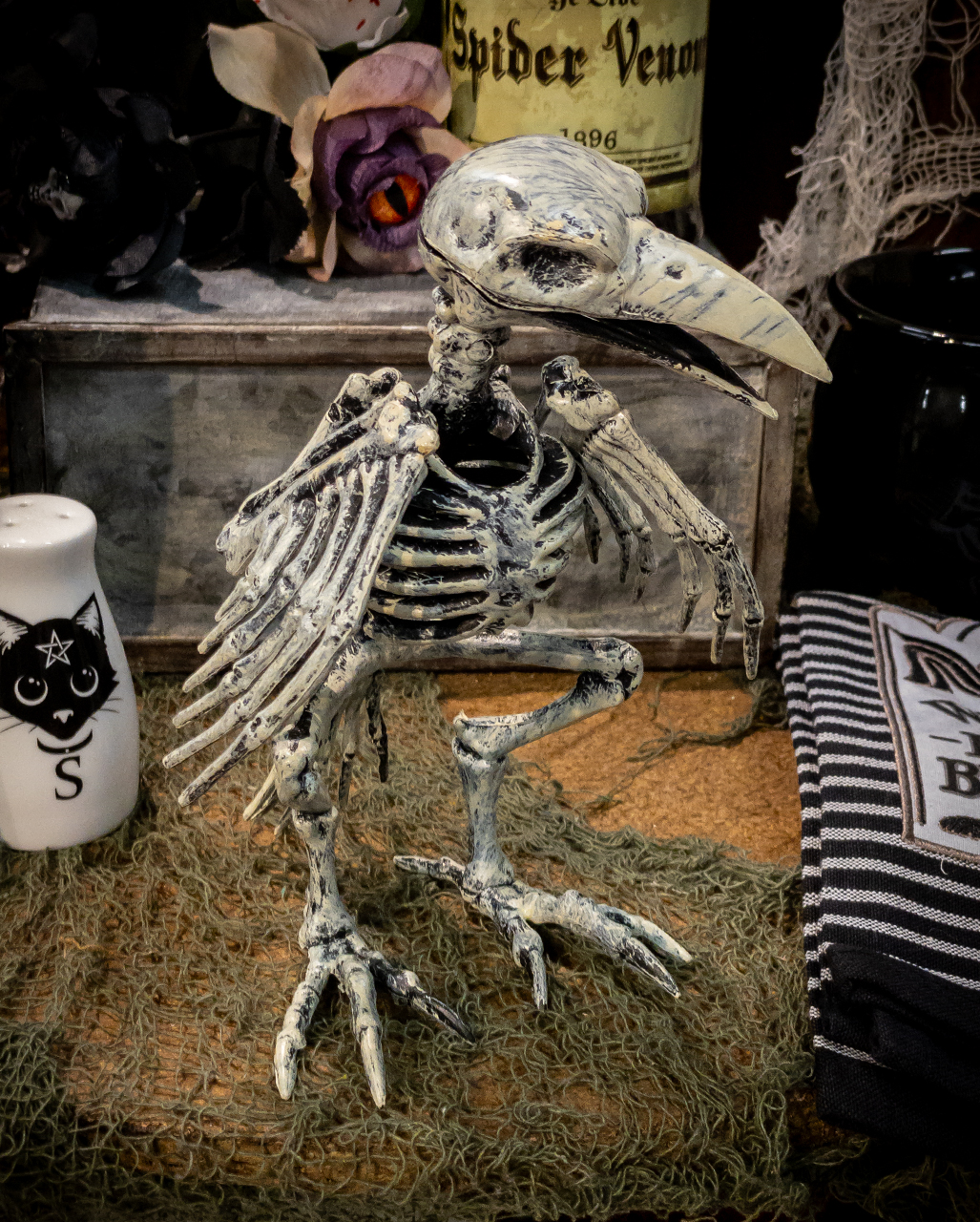 Rotten Skeleton Raven 20cm as Halloween decoration | Horror-Shop.com